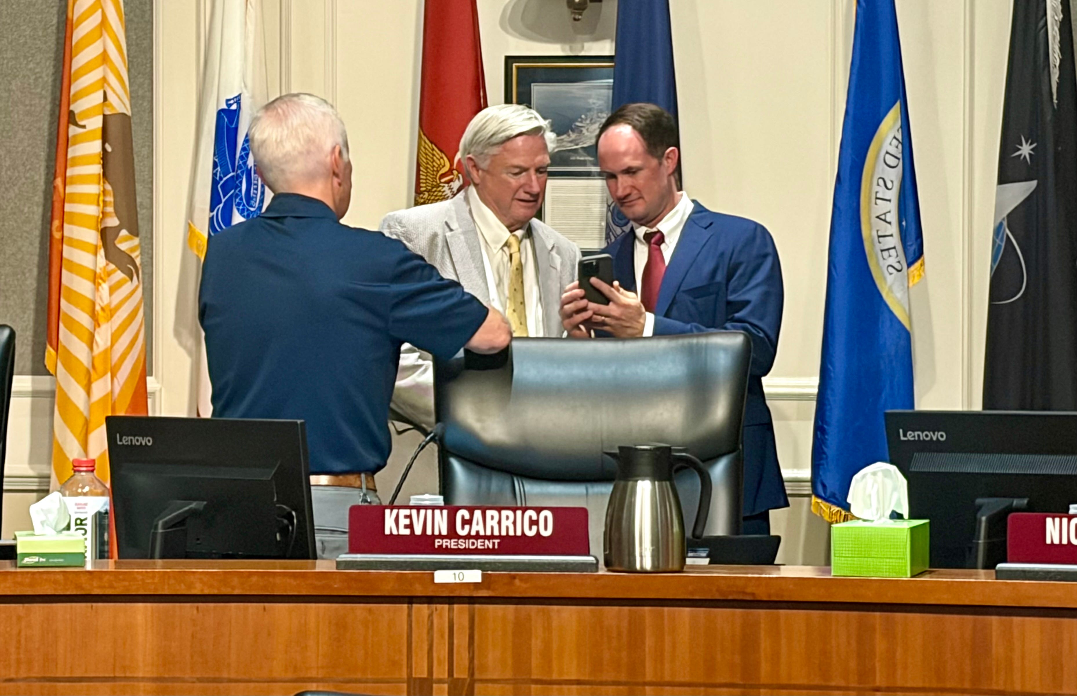 City council picks Howland unanimously, Carlucci narrowly as leaders