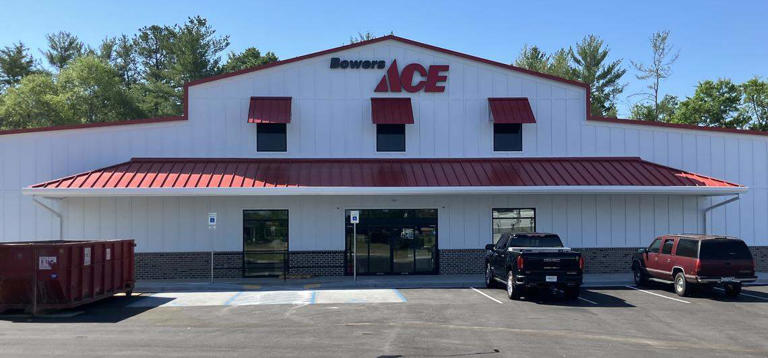 Grand opening set for hardware store at growing shopping center near ...