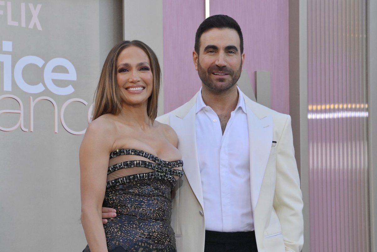 Look: Jennifer Lopez, Brett Goldstein step out at 'Office Romance' premiere