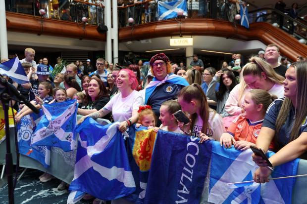 Popular indie band fill shopping centre with impromptu gig