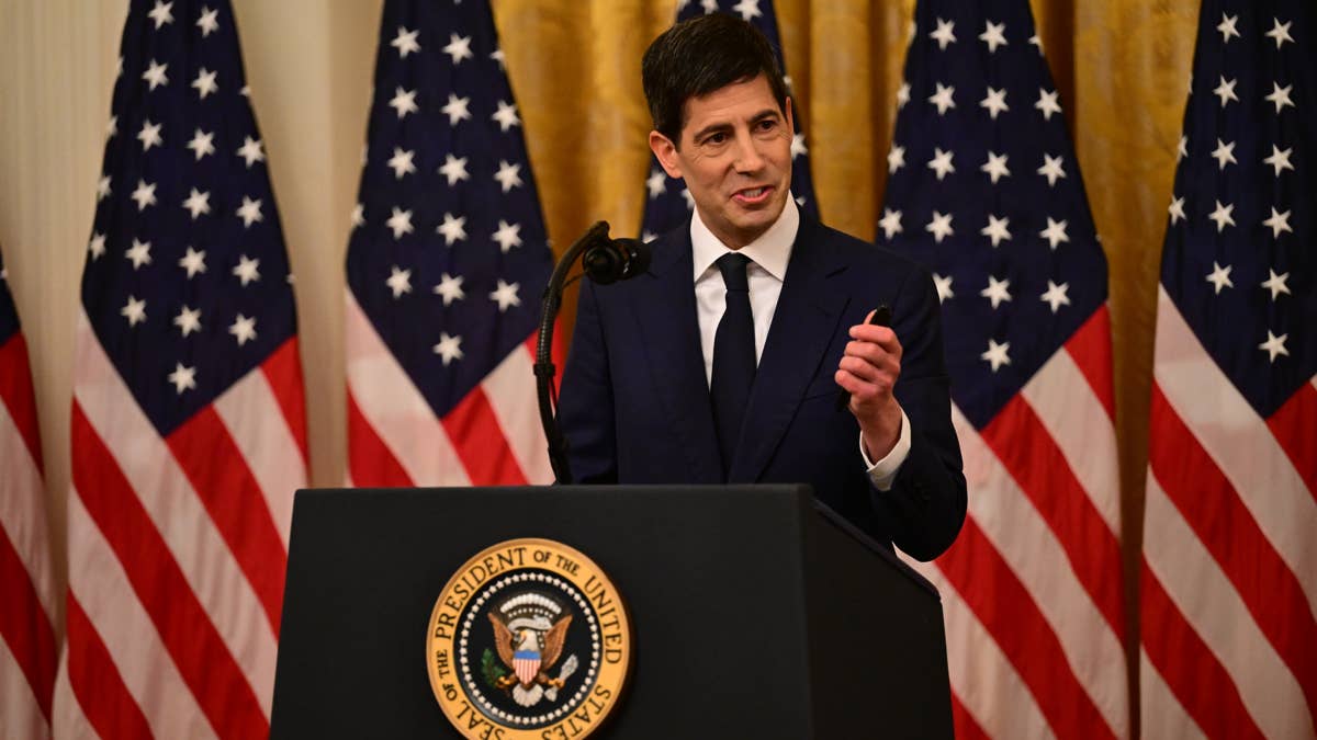 Top analyst sends surprise twist on Fed interest-rate hikes as odds ...