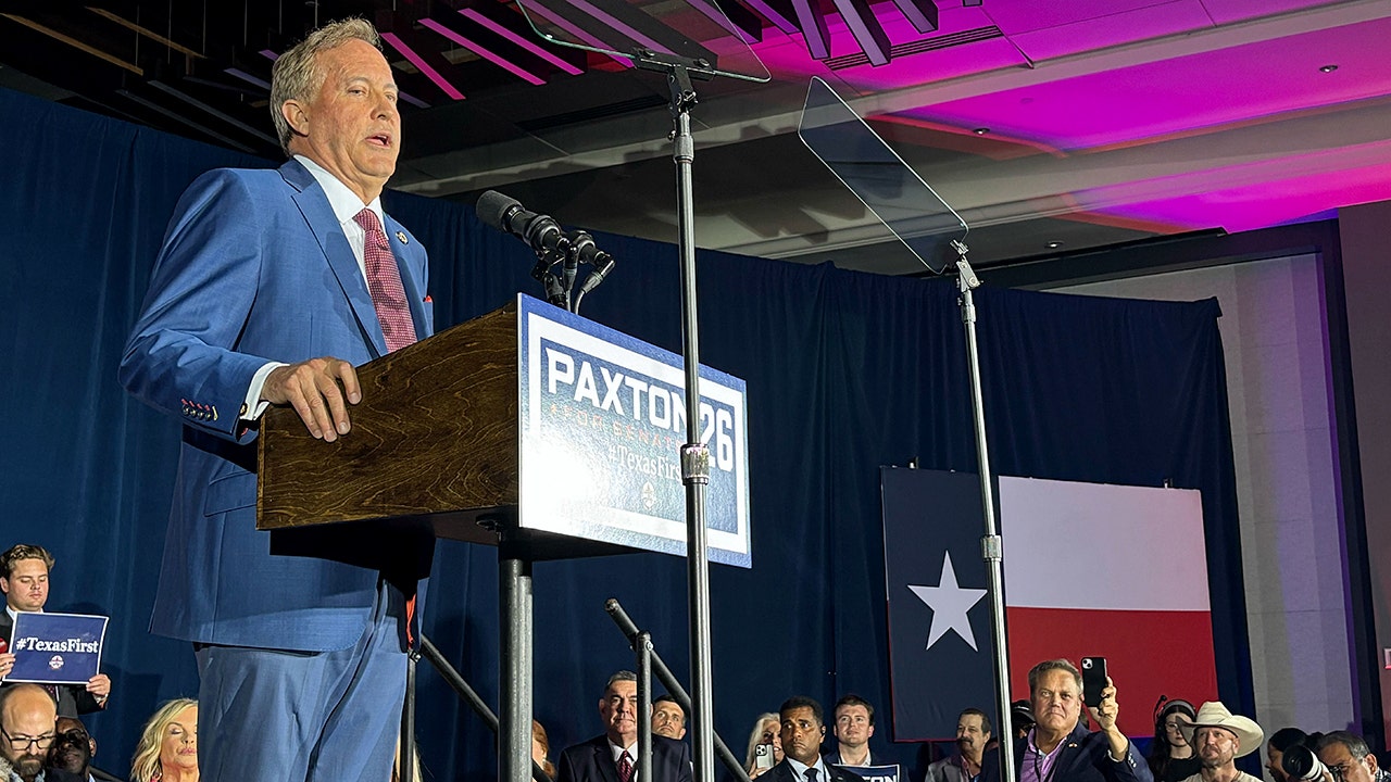 Trump flexes his political muscle over GOP as Democrats see midterm ...