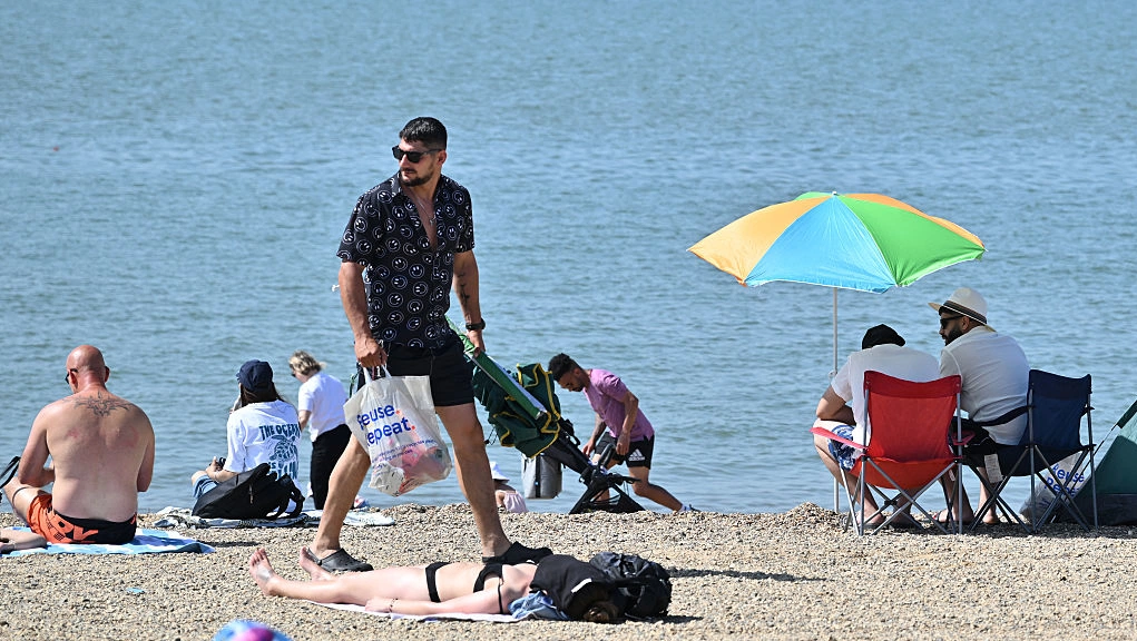 Nine die in UK heatwave as cold water shock warnings grow