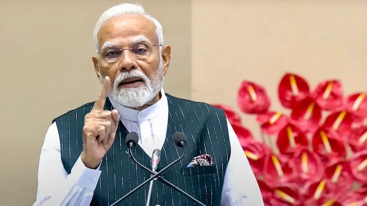 PM Modi reviews ₹30,000 crore infra projects at PRAGATI meet; pushes ...