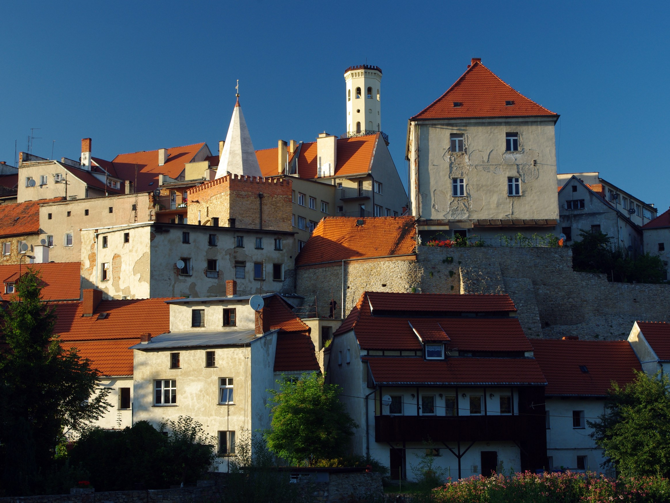 Polska perełka przypomina Toskanię. Jest pełna zabytków i leży blisko gór