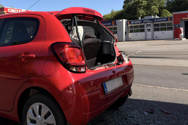 Bus og bil i mindre trafikuheld - spædbarn kørt til tjek for en ...