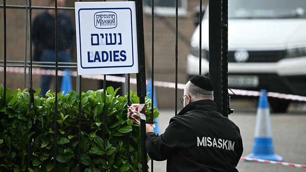 Former UK Jewish leader to leave for Israel over antisemitism fears