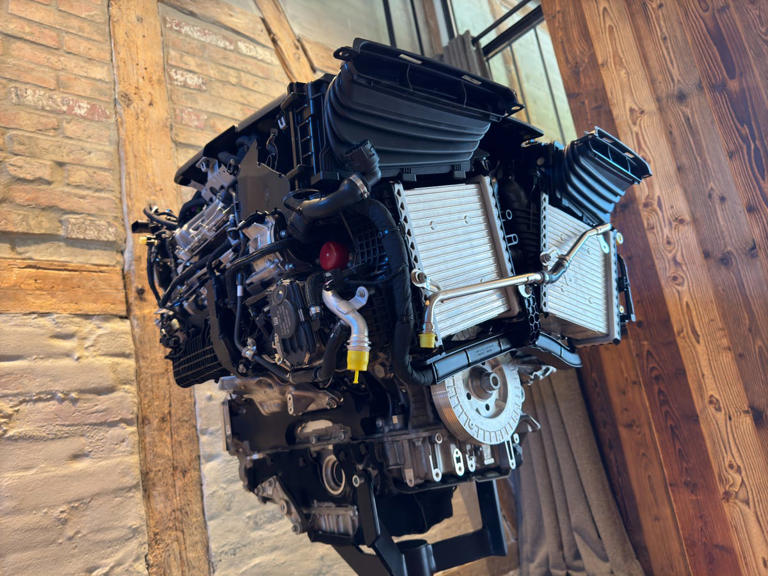 How Mercedes made a flat-plane crank V-8 luxurious for the new S-Class