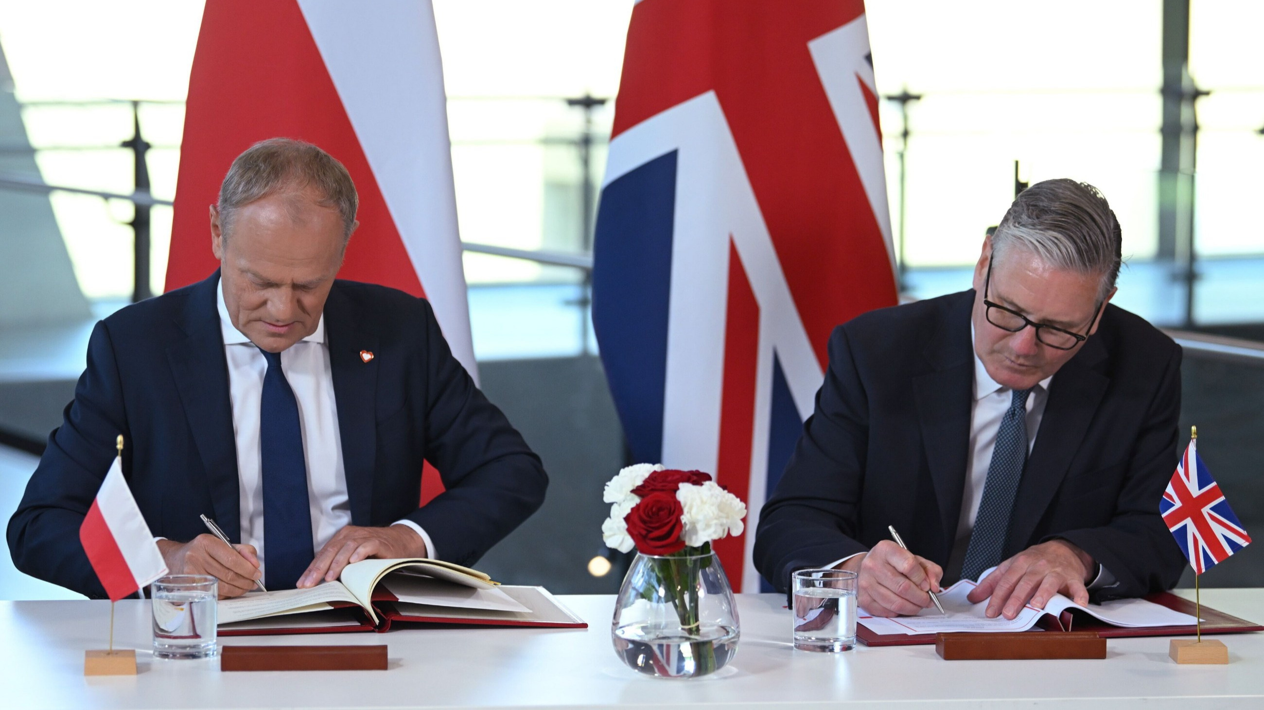 Tusk i Starmer podpisali traktat. Nowy etap w historii Polski i ...