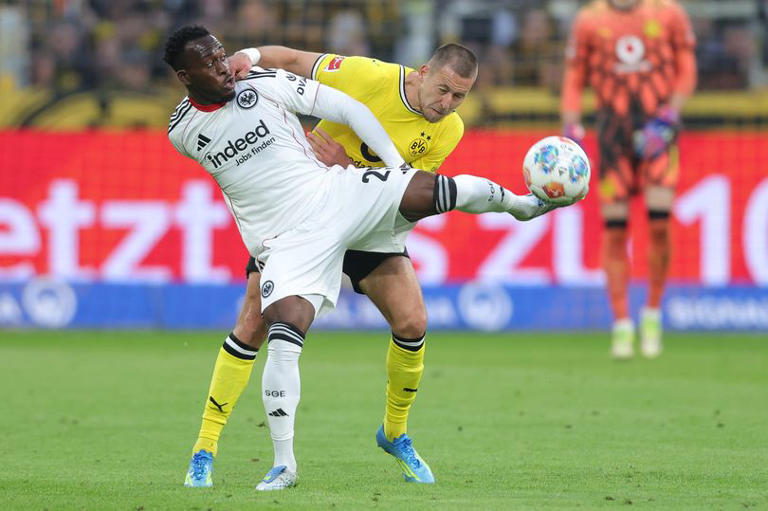 Nottingham Forest transfer talks take place as striker warning delivered