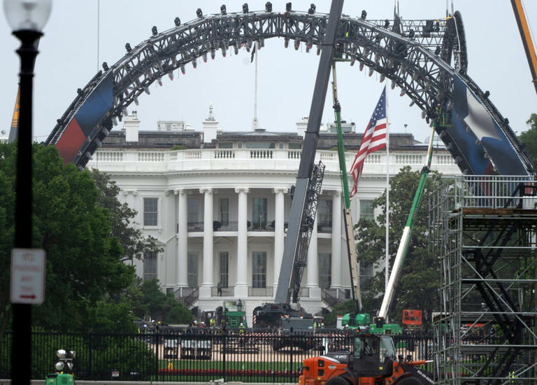 UFC fighting cage rises on White House lawn for bout celebrating ...