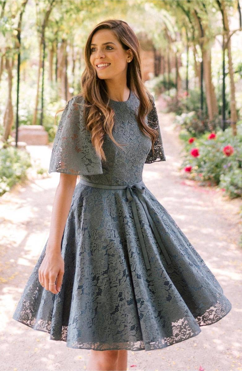 10 dress brokat modern model ruffle, simpel dan elegan!