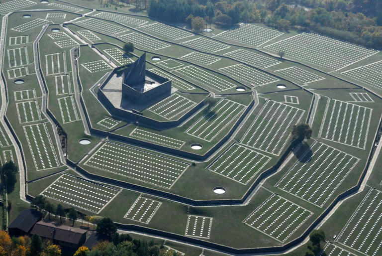 Il labirinto, il film sul cimitero della Futa: dove e quando vederlo