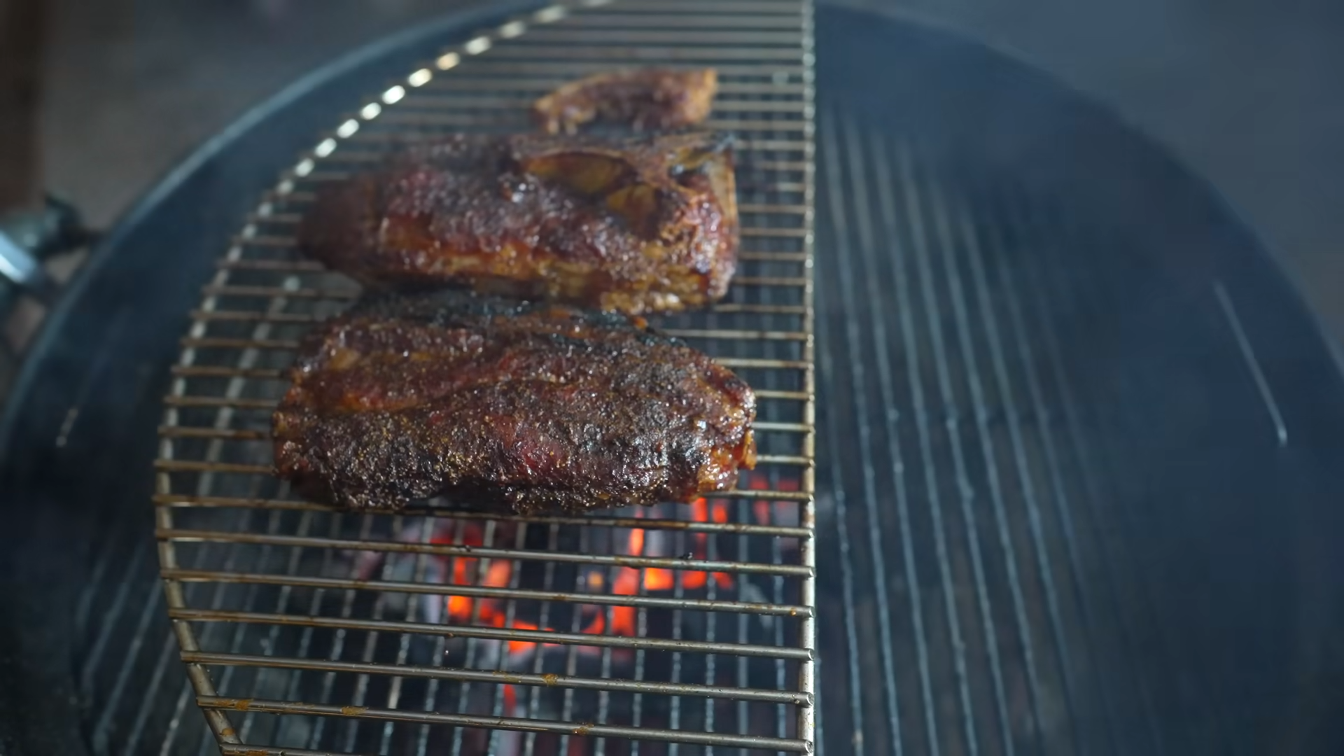 This is how I cook pork steak on the Weber kettle
