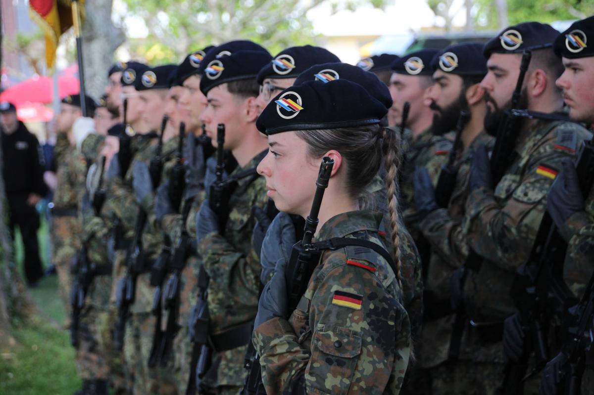 Postkarten an junge Menschen: Natürlich darf die Bundeswehr das