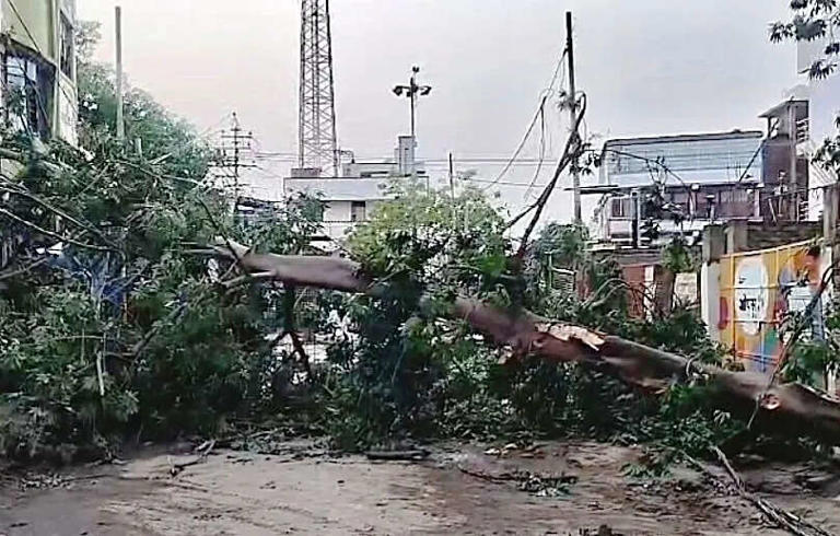 Storm hits power supply in Bhagalpur; grids under repair, water tankers ...