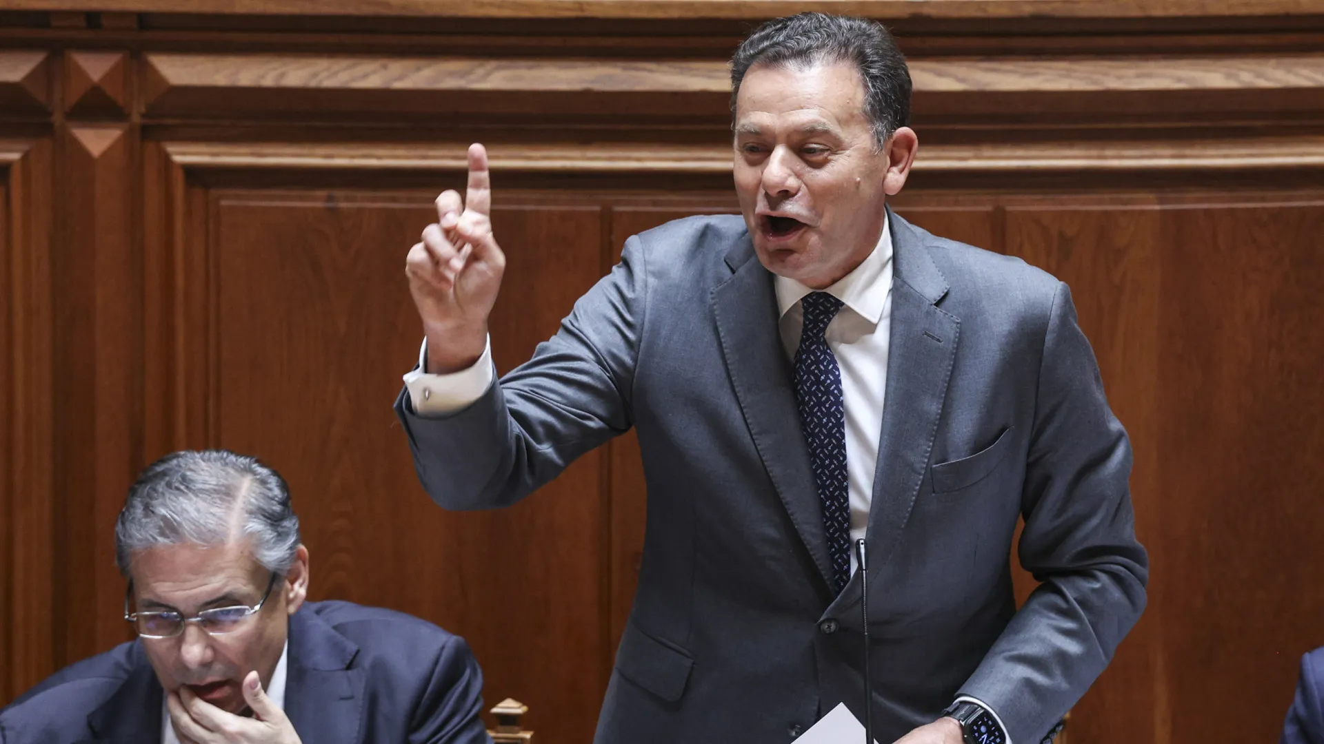 Ao minuto: "Governo é para todas as famílias. Para Azevedo e Raimundo"