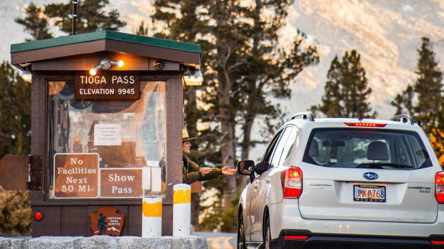 Spring snow closes Tioga Road into Yosemite National Park