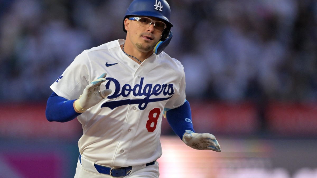 MLB: Dodgers tap rookie Alex Freeland to fill in for Kiké Hernández ...