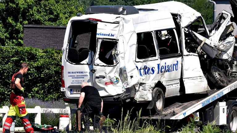 Crash involving speeding train, minibus in Belgium leaves 4 dead ...