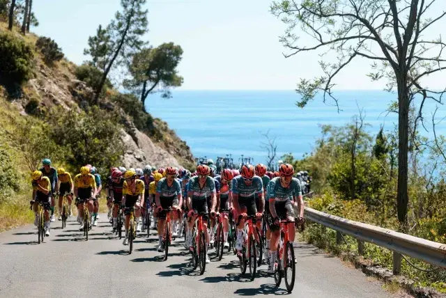 Einer Rubio y Egan Bernal dieron espectáculo en la brutal etapa 19 del ...