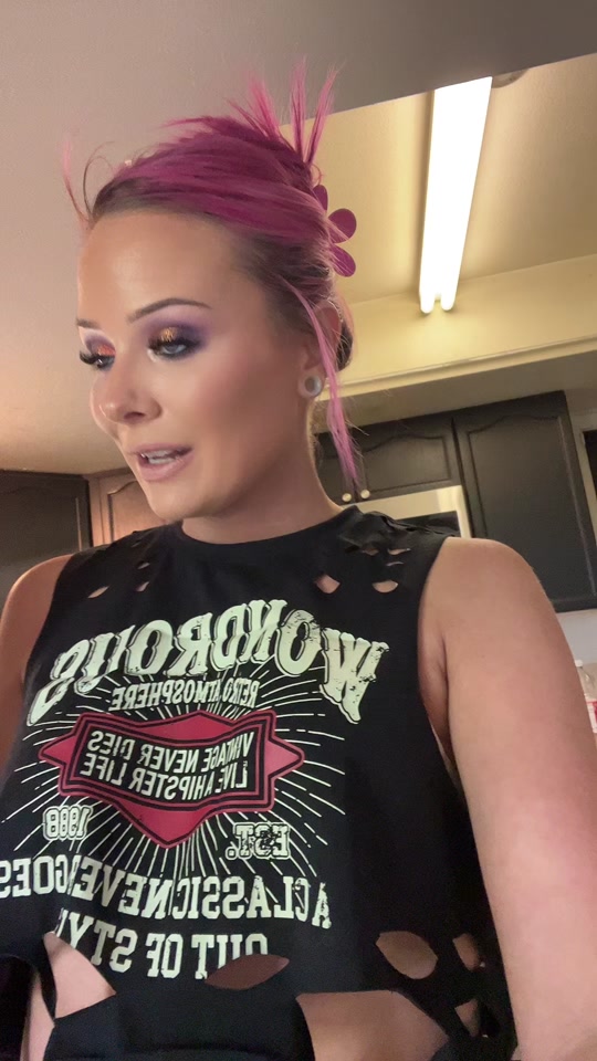 Transforming blonde extensions into bright pink waves