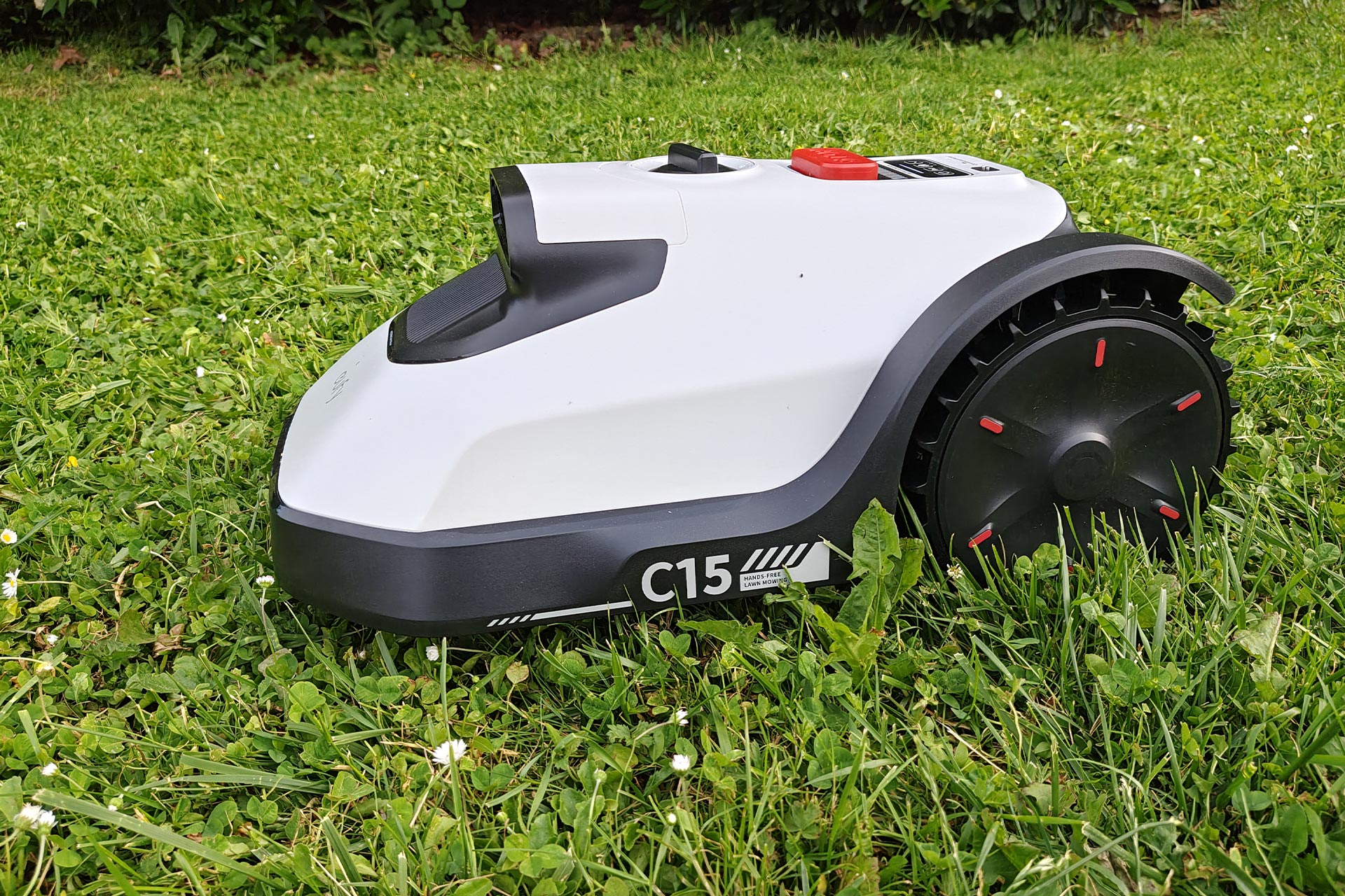 Mon test du robot tondeuse eufy C15 (avec garage intégré), le champion ...