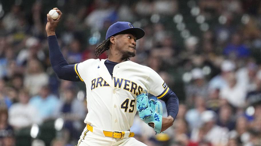 Brewers' Pat Murphy calls out Abner Uribe for explosive celebration
