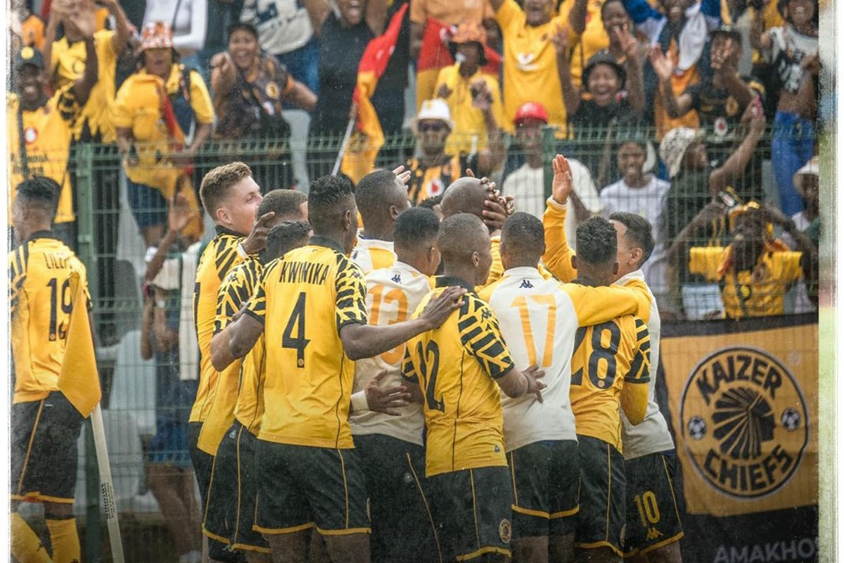 Kaizer Chiefs tie down former skipper