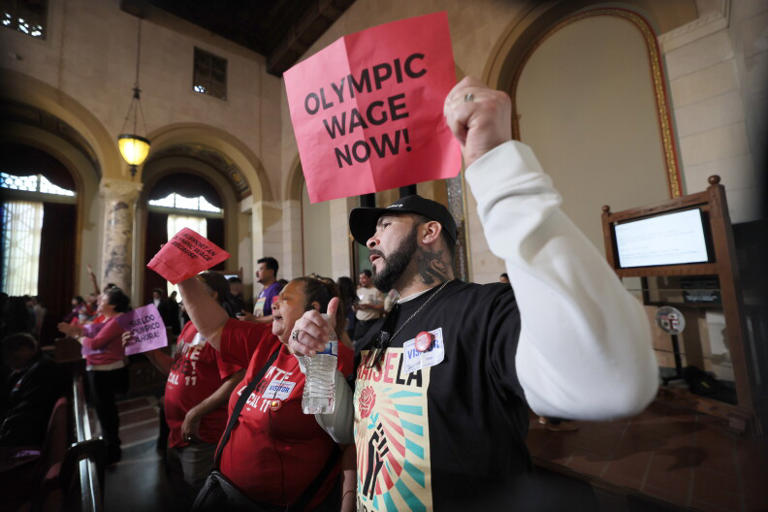 LA City Council delays minimum wage increases for tourism workers