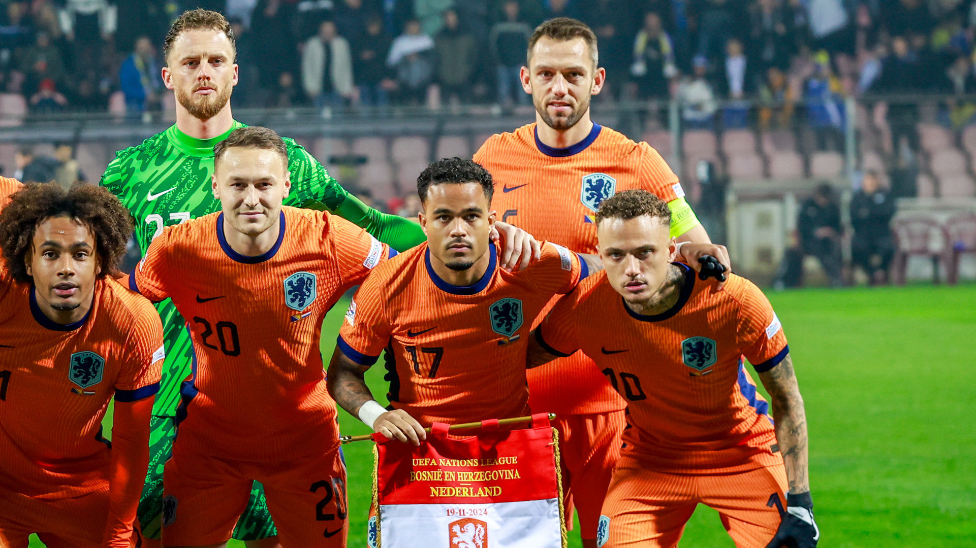 Noa Lang reageert vol trots op post van Oranje-maatje: 'Droom is ...