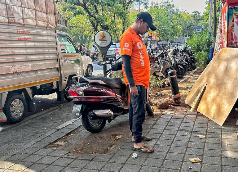 Manifold rise in fuel prices in Pune hits delivery partners hard