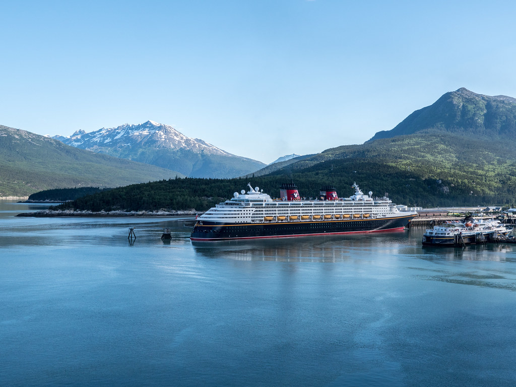 Reasons an Alaskan small ship beats a mega ship