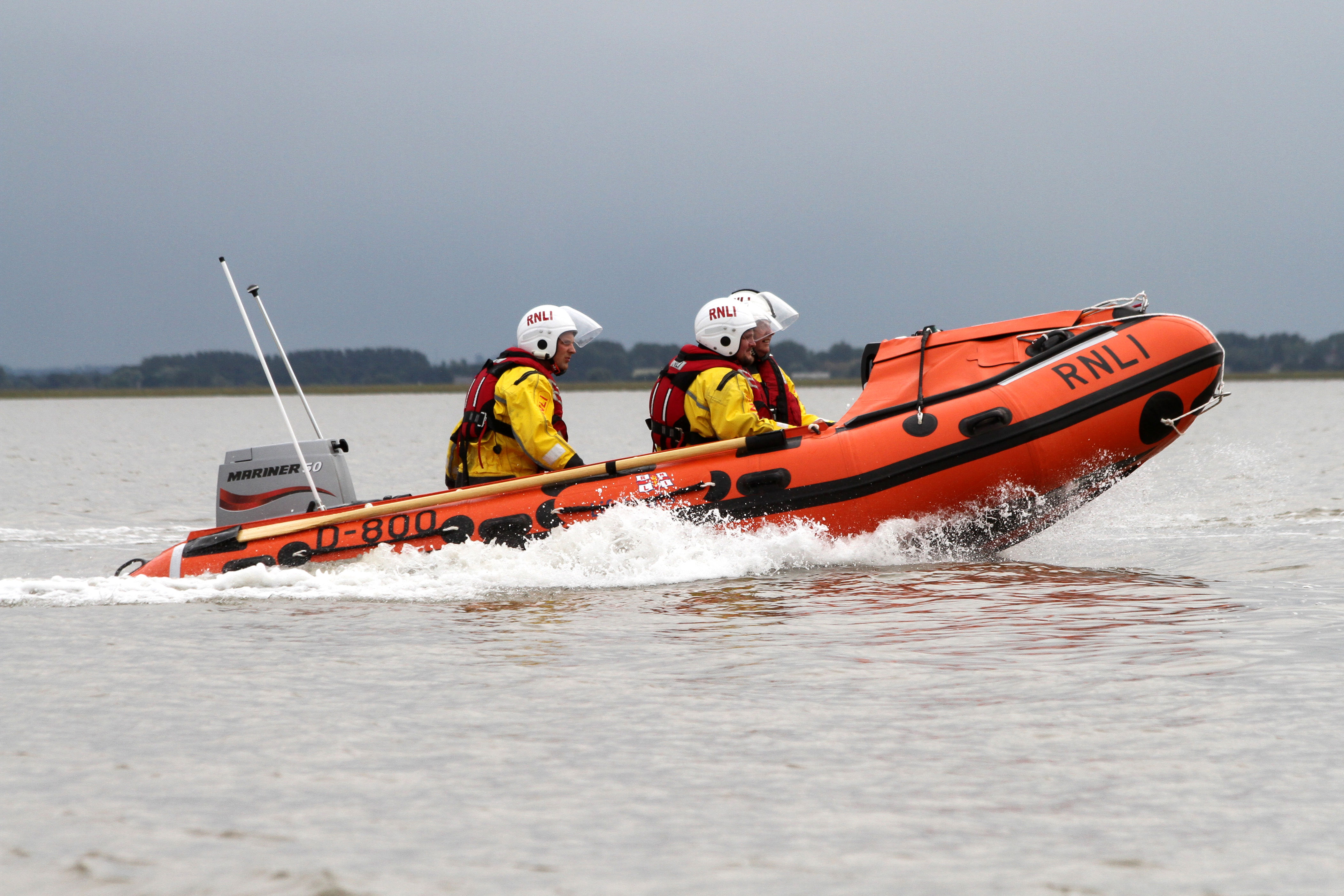Update on RNLI search for missing girl, 14, off St Annes Beach after ...