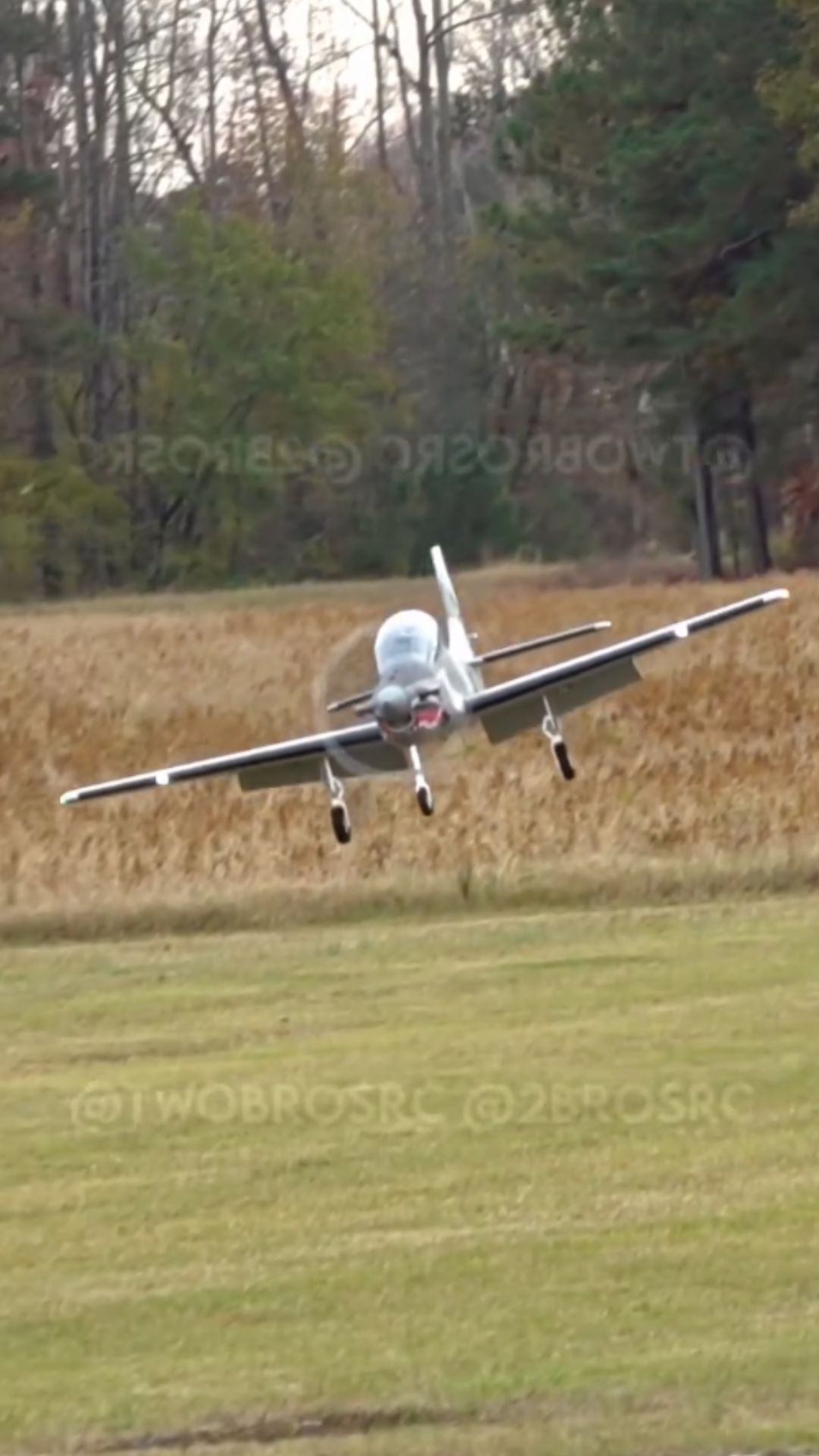 Super Tucano RC plane: High-performance model