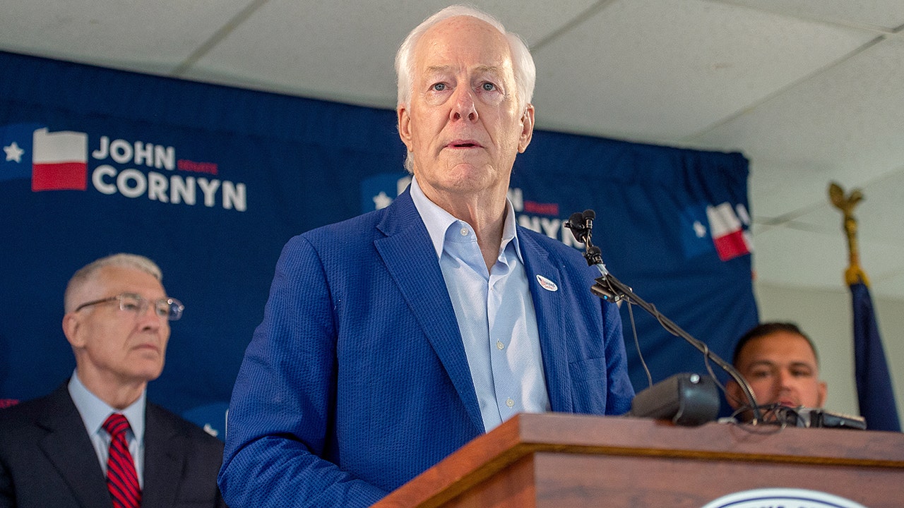 Trump flexes his political muscle over GOP as Democrats see midterm ...