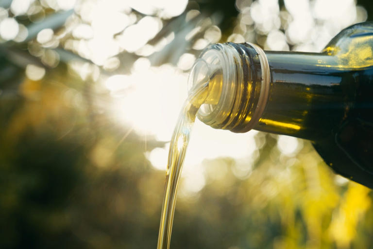 Can you drink a shot of olive oil daily without throwing up? Wait, no ...