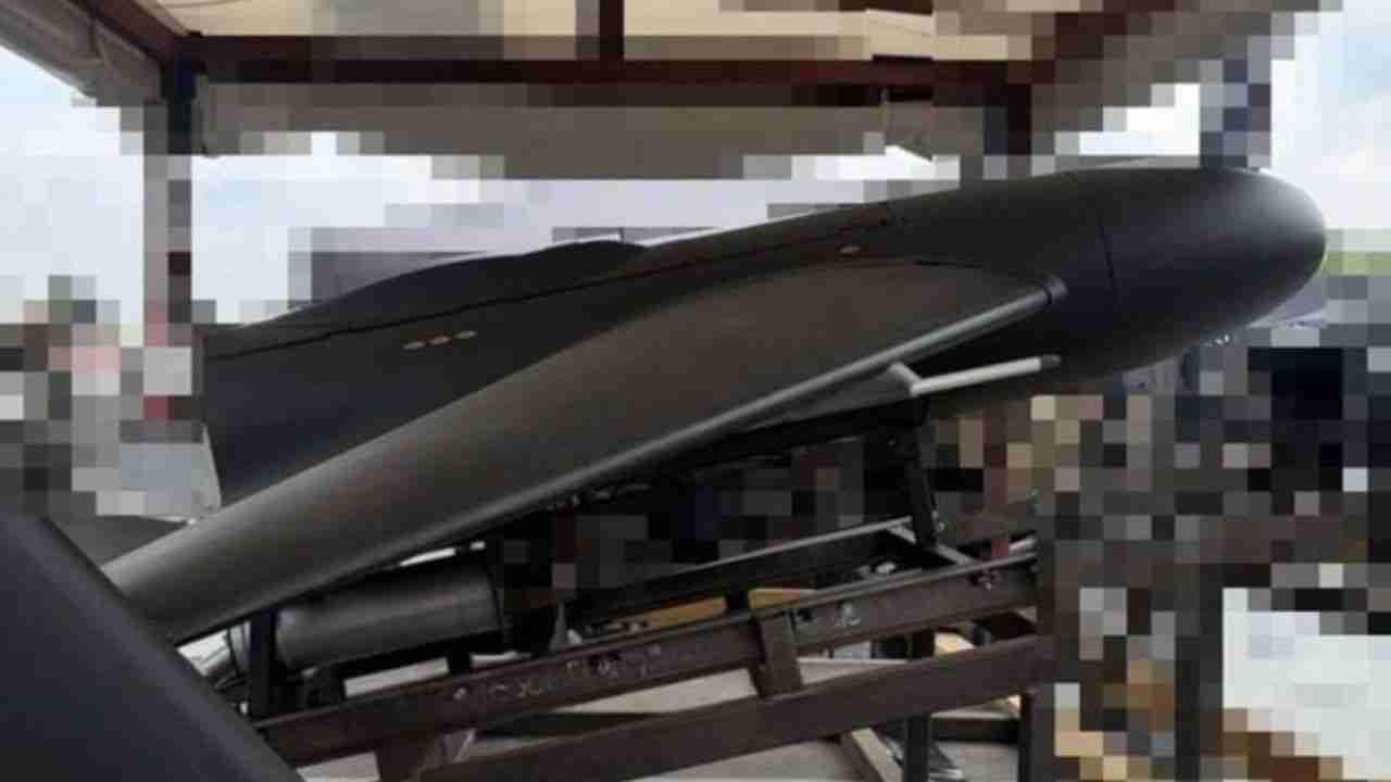 Ukraine reveals new kamikaze drone with 300 km range and heavy ...