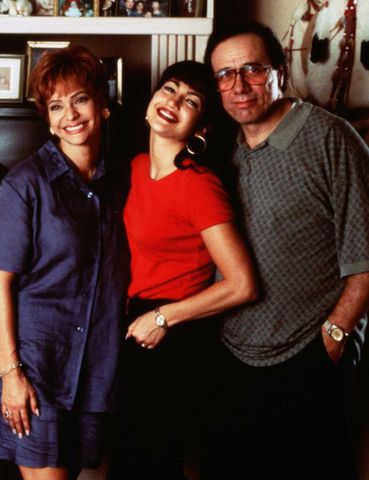 Jennifer Lopez and Edward James Olmos recreate 'Selena' red carpet ...