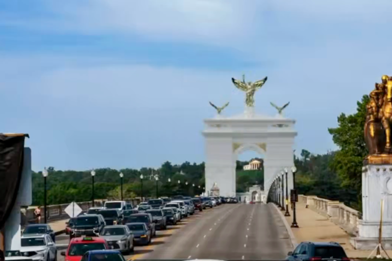Arc de Trump slammed as 'grotesque' as new render shows monument ...