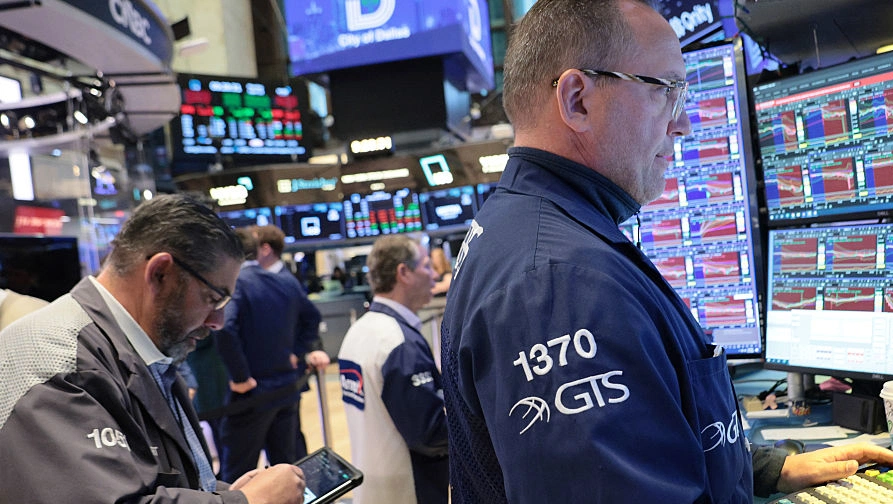 Analysts highlight three dividend ETFs for volatile markets