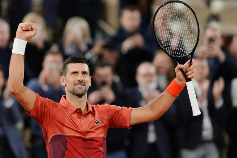 Djokovic sliter seg videre etter nesten fire timers krig mot Royer i ...