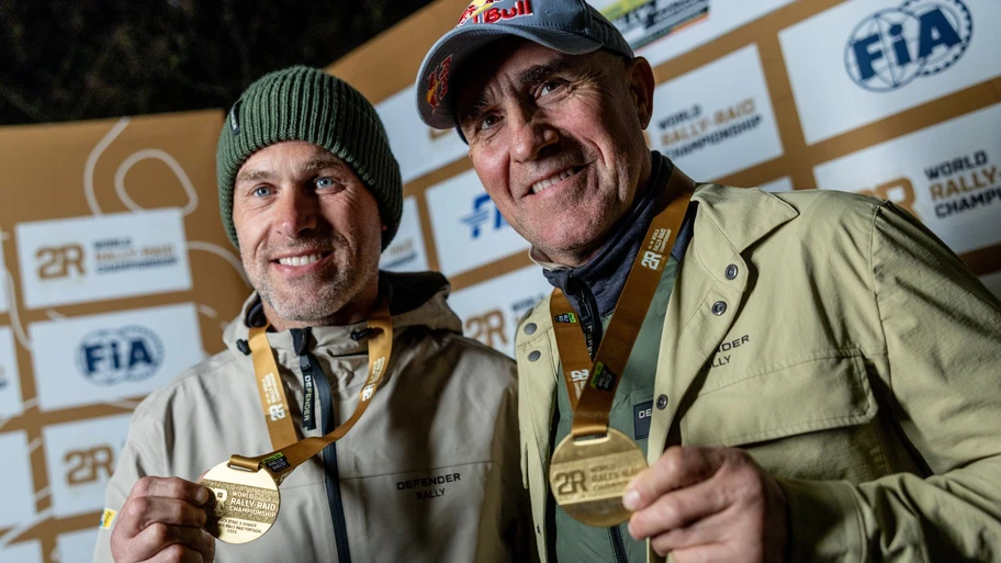 Stéphane Peterhansel encantado con lo que halló en Land Rover