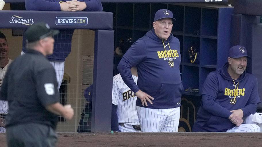 Brewers' Pat Murphy calls out Abner Uribe for explosive celebration