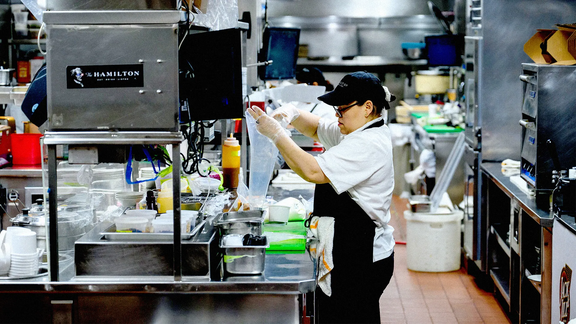 ‘Something is fundamentally broken’: 67 percent of hourly restaurant ...