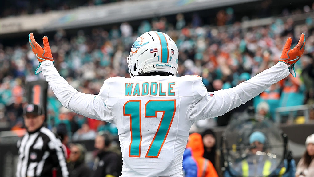 Waddle's jab at Dolphins receivers sets stage for Denver clash
