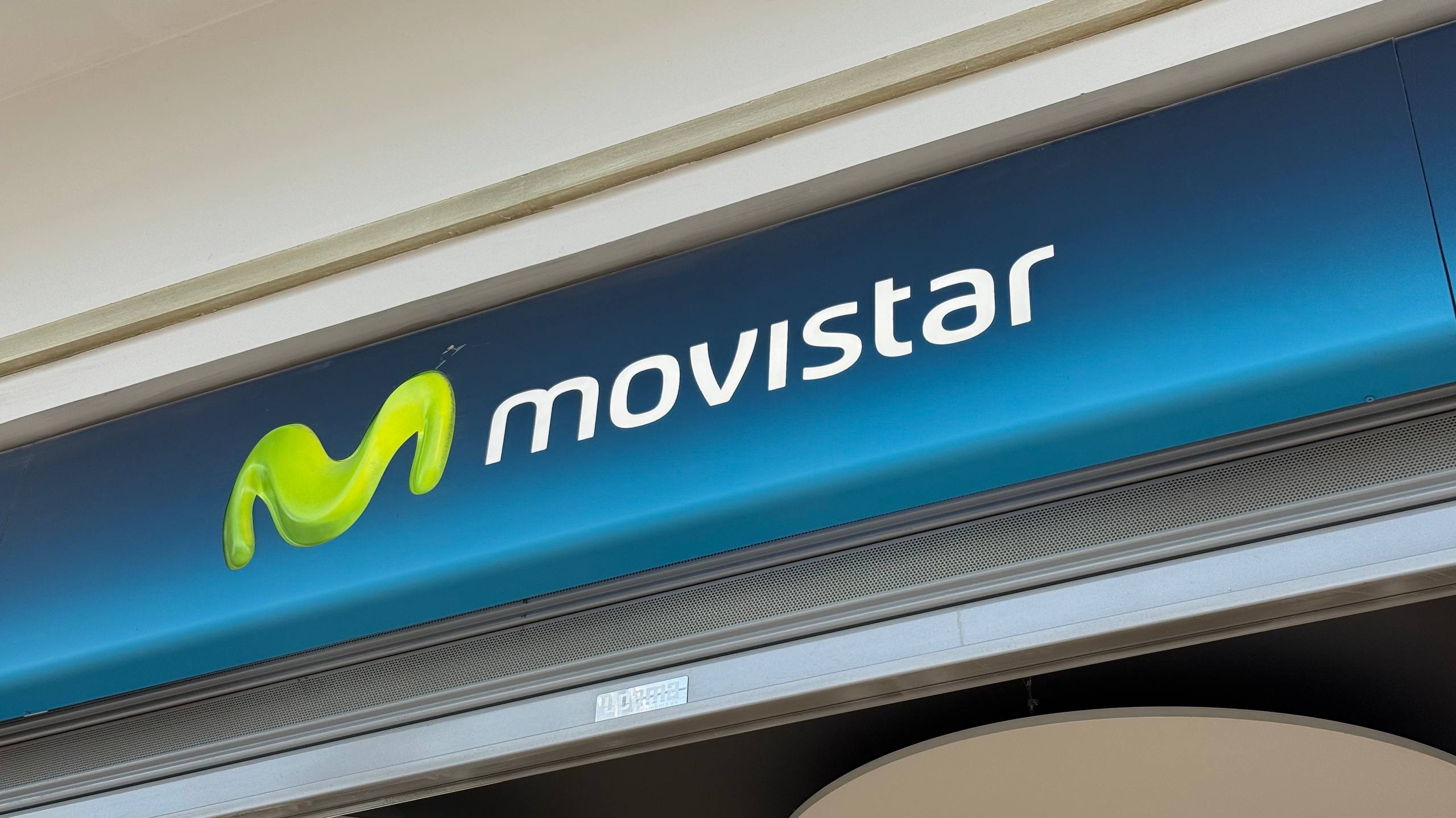 Movistar ya está entregando su nuevo amplificador con Smart WiFi 7 a ...