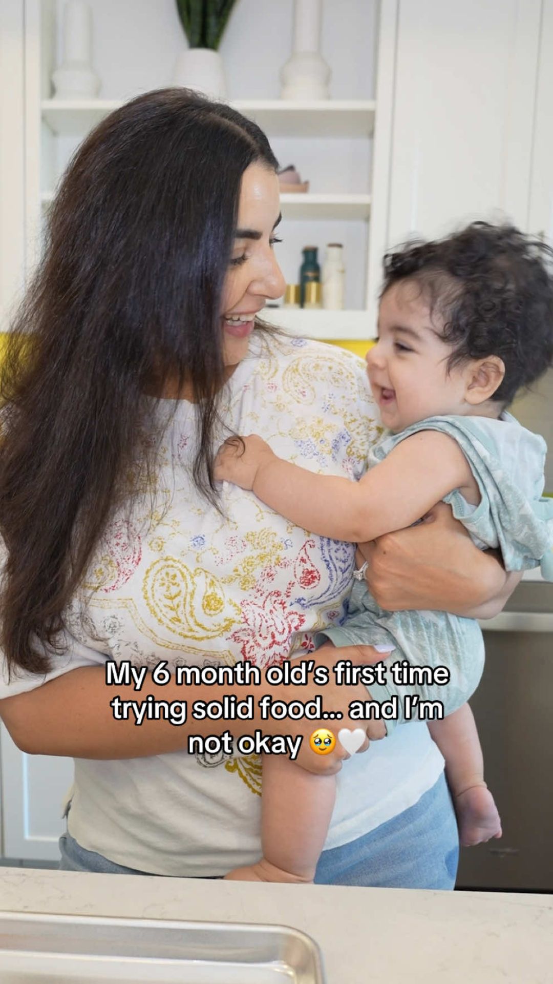 Baby’s first solid food milestone: Heartwarming moments
