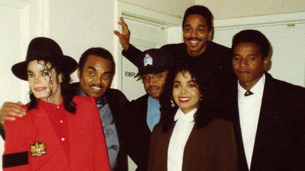 15 celebrities who had complicated relationships with their families