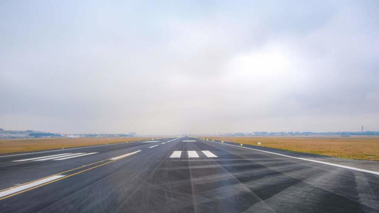 2 injured after aircraft engine failure forces emergency landing in Ontario